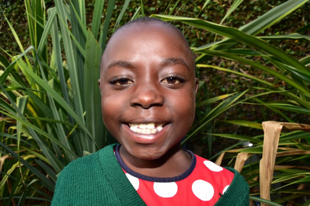 Noeline puede volver a sonreír tras ser operada para extirparle un gran ...